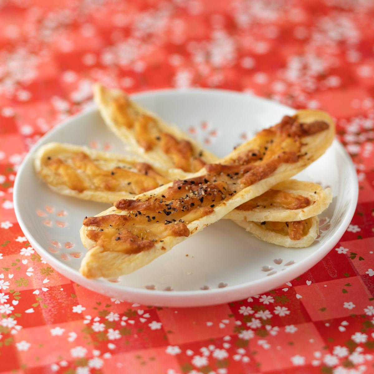 Funazushi cookies and Arare rice crackers / Shiseian | JAPAN SHIGA ...